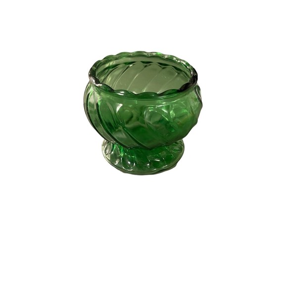 Accents | Vintage Swirl Dark Green Glass Flower Floral Vase | Poshmark